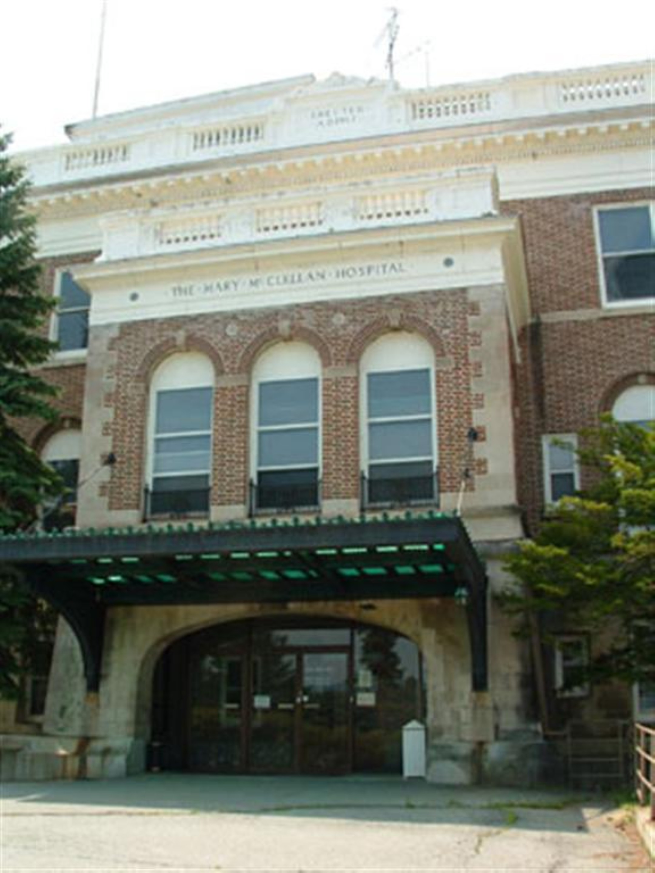 Mary McClellan Hospital: Outside, 2005 – Ken Gottry's history collection